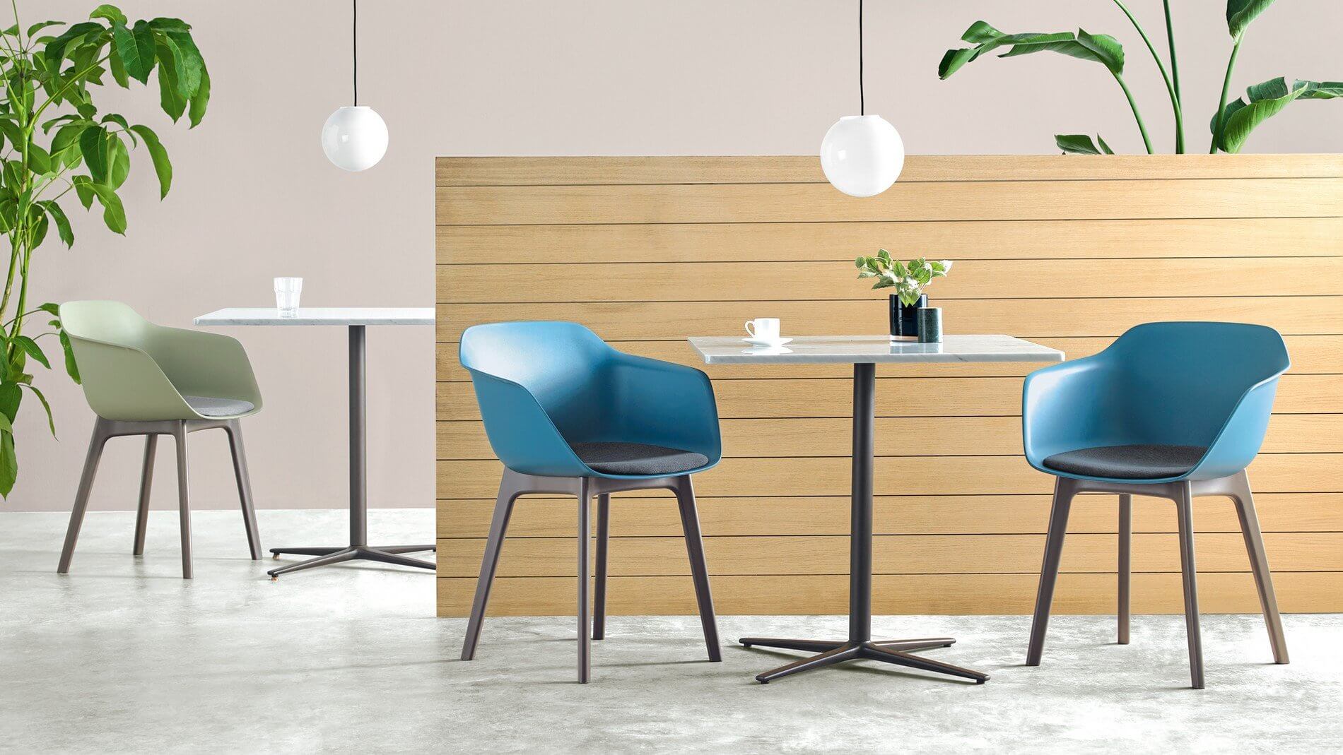 Fauteuil de réunion design avec assise coque en plastique