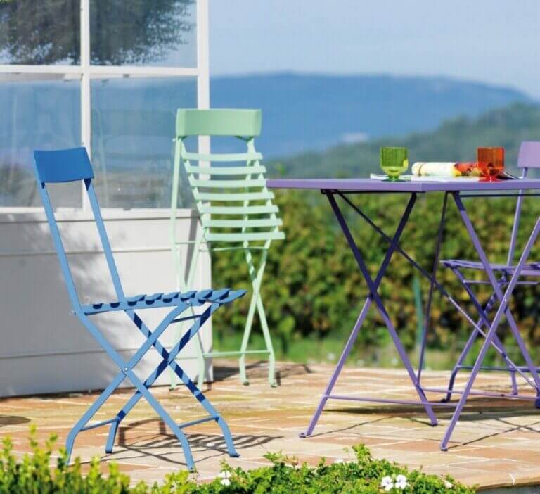 Chaise d'extérieur en métal pliable pour terrasses de restaurant