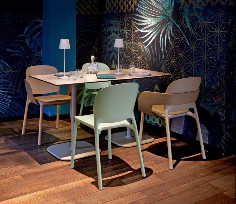 Chaise de terrasse design et légère pour les professionnels HUG