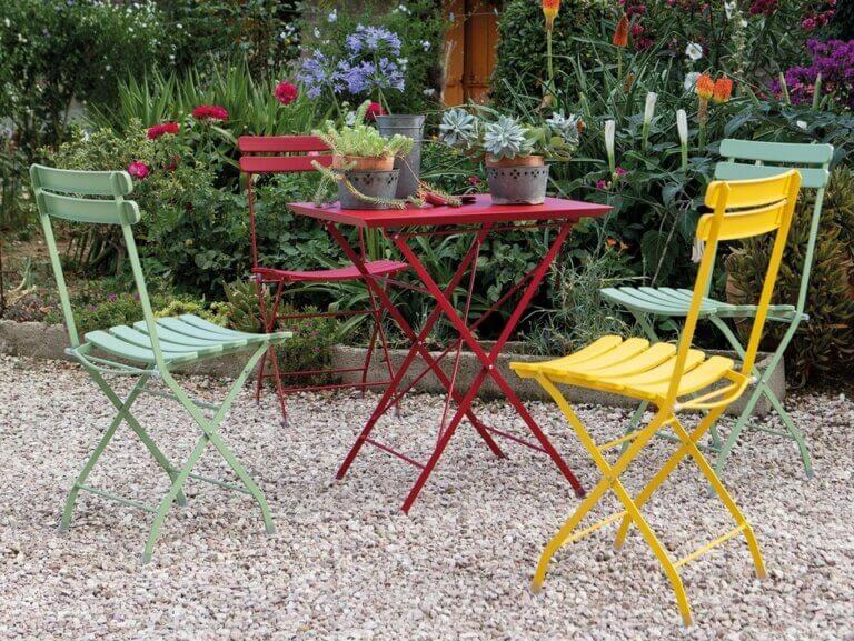 Chaise d'extérieur en métal pliable pour terrasses de restaurant