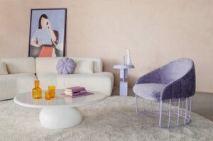 Un fauteuil au design moderne pour les espaces lounges compacts