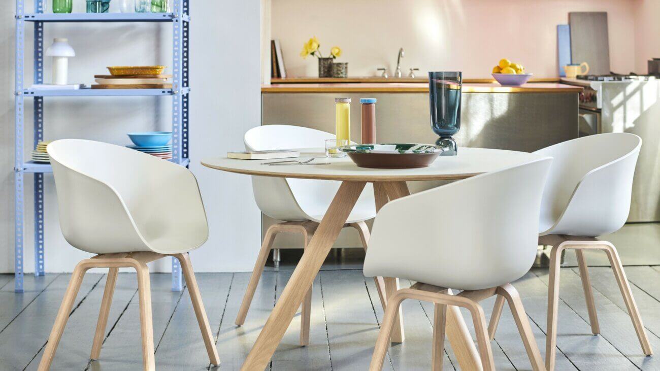 CPH est une collection de tables en bois pour la restauration