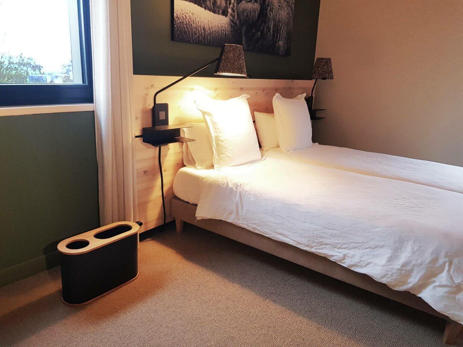 Poubelle design pour le tri sélectif en chambre d'hôtel YOU-YOU