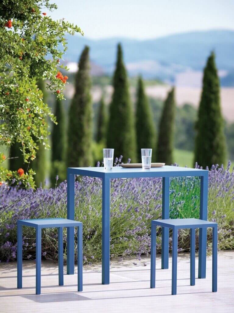 Table de terrasse design et empilable la terrasse des restaurants