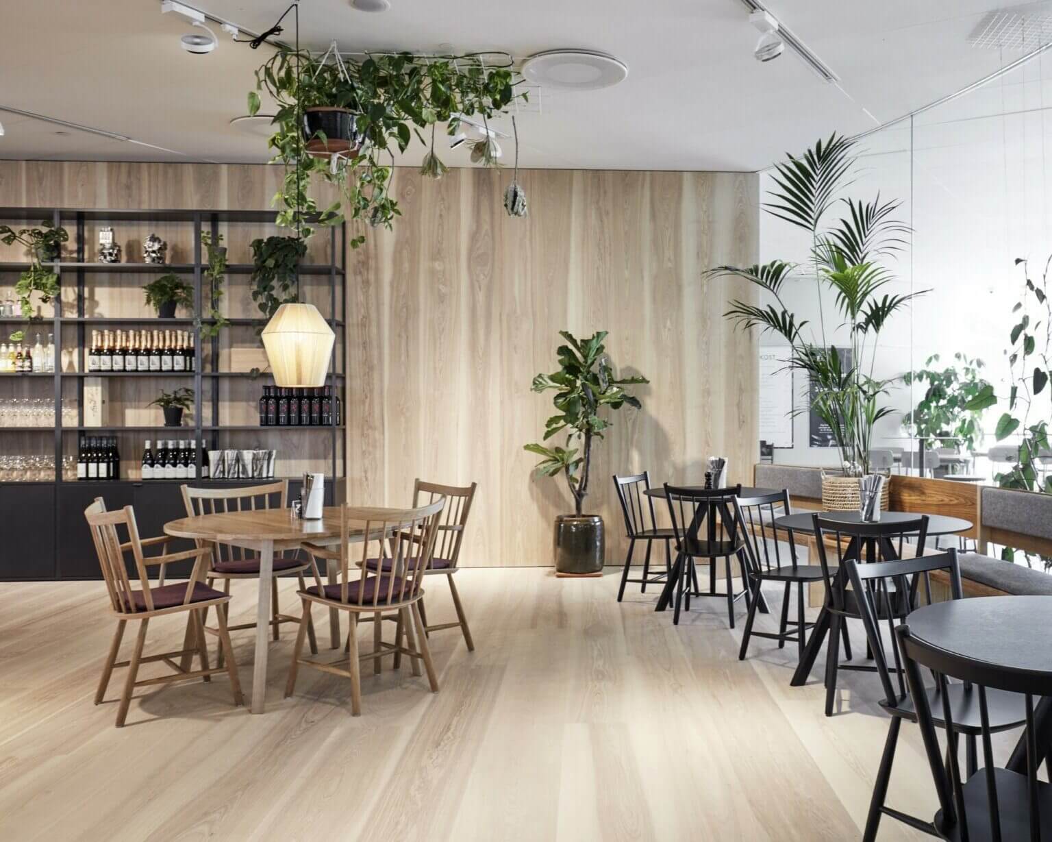 CPH est une collection de tables en bois pour la restauration
