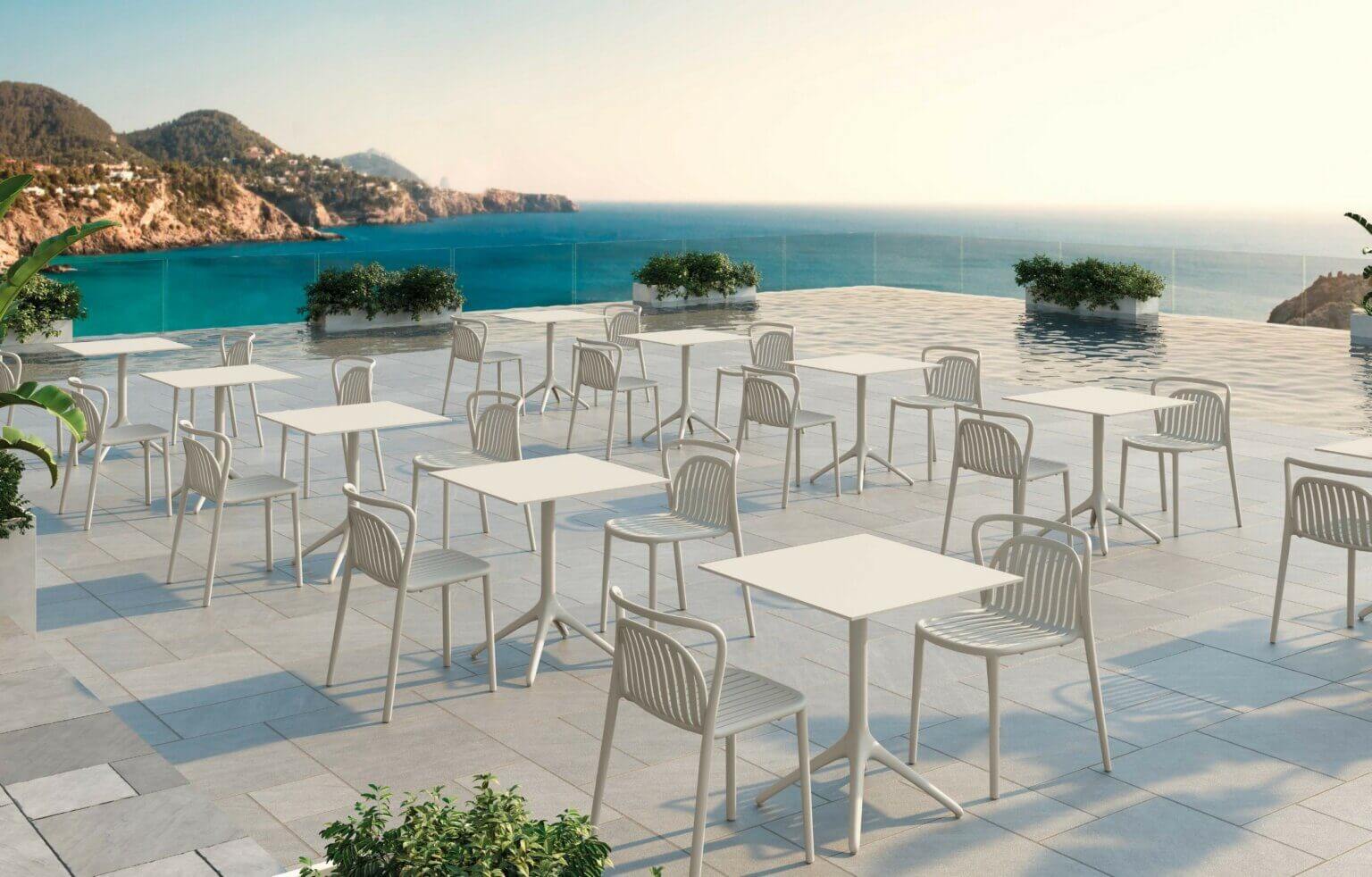 Table design pour restaurant en extérieur avec plateau rabattable