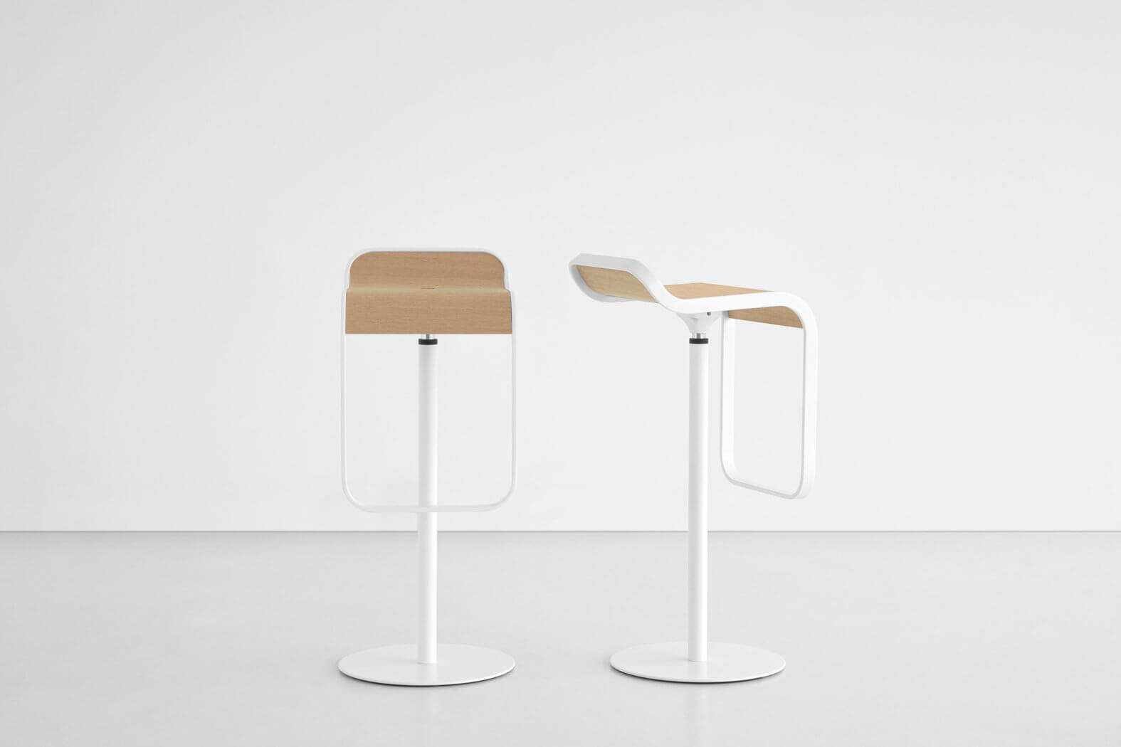 Tabouret haut design LEM, adapté pour usage intérieur et extérieur